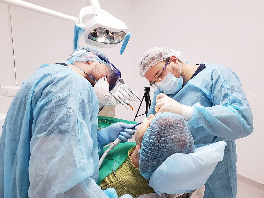 Umflătura după intervenția de implant dentar - Omnia Dental